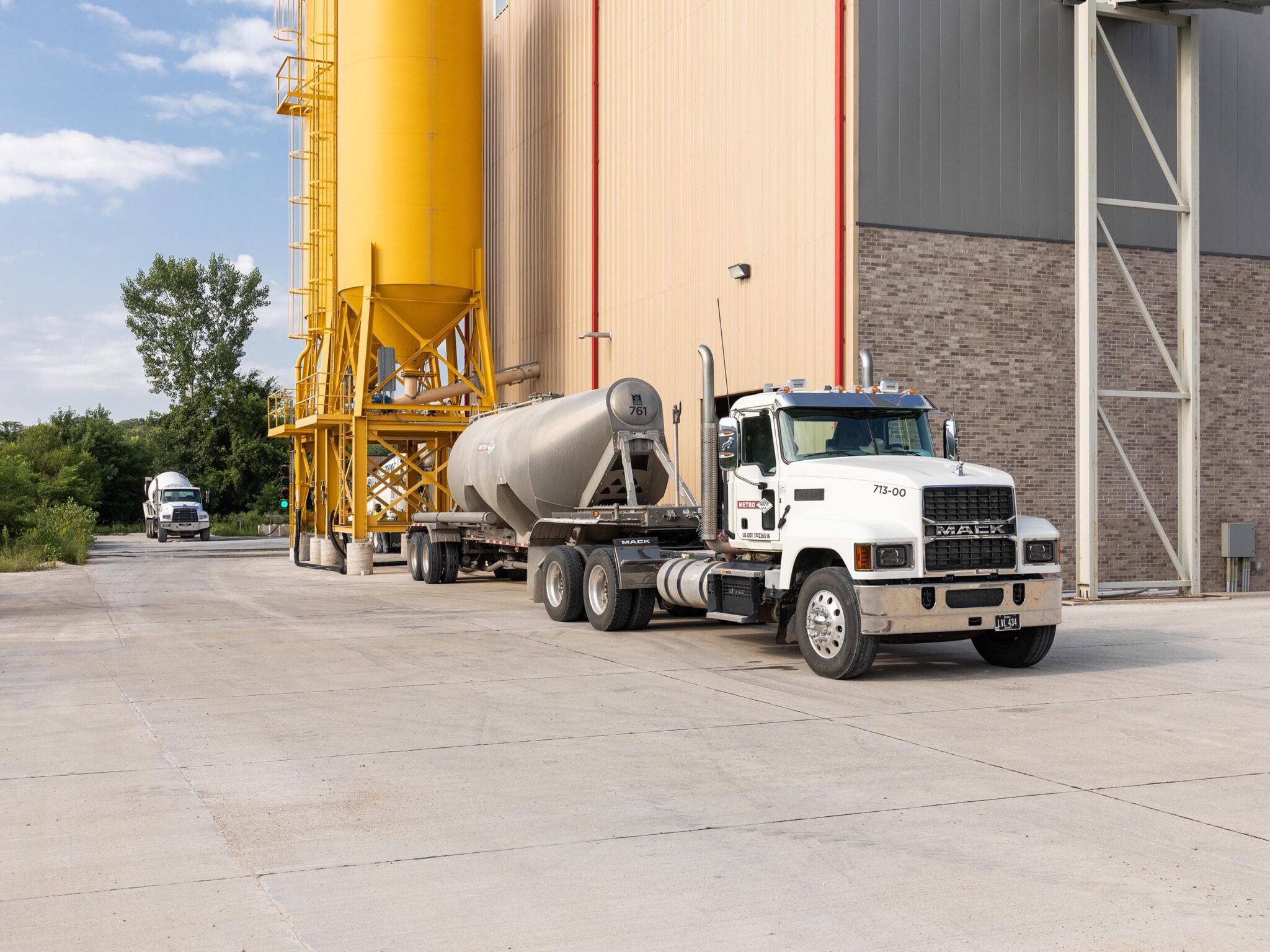 Metro Transport - Delivering Cement Products to Eastern Iowa